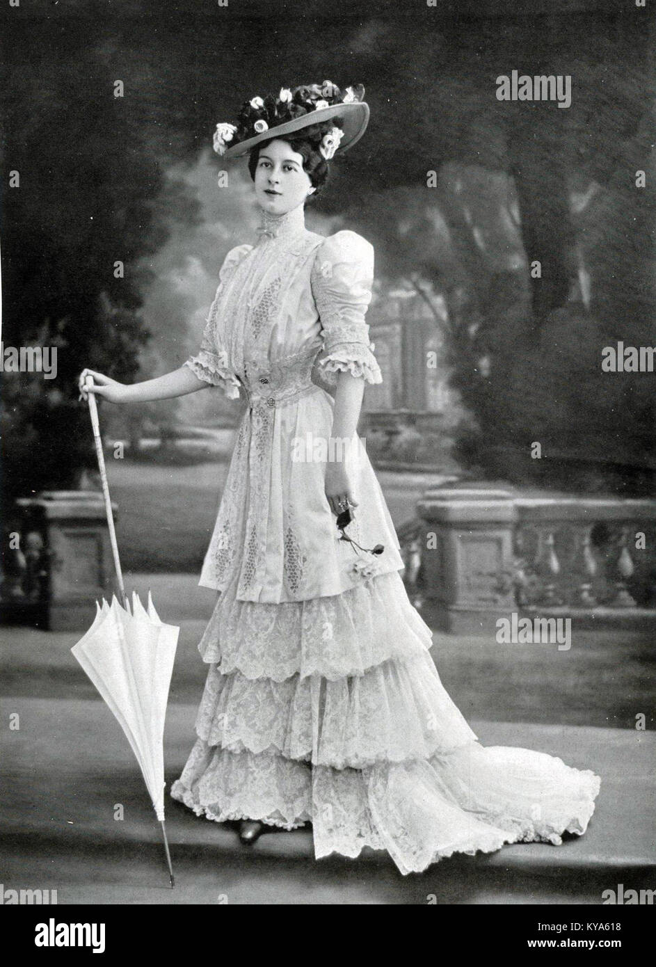 This 1906 afternoon dress by Redfern exemplifies early 20th-century ...