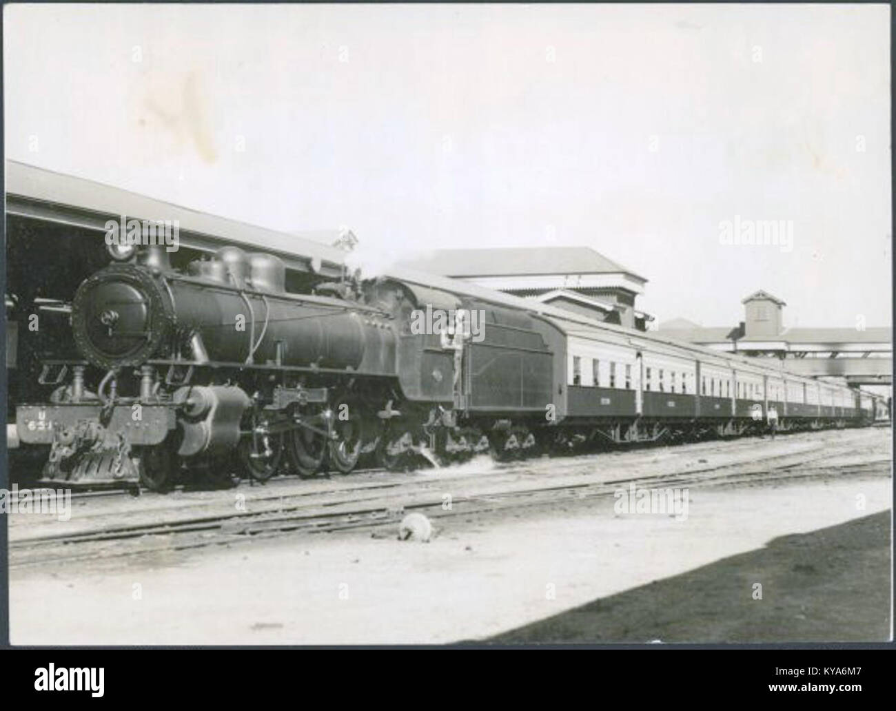 The U651 and The Australind trains in Perth, Australia, in 1951 ...