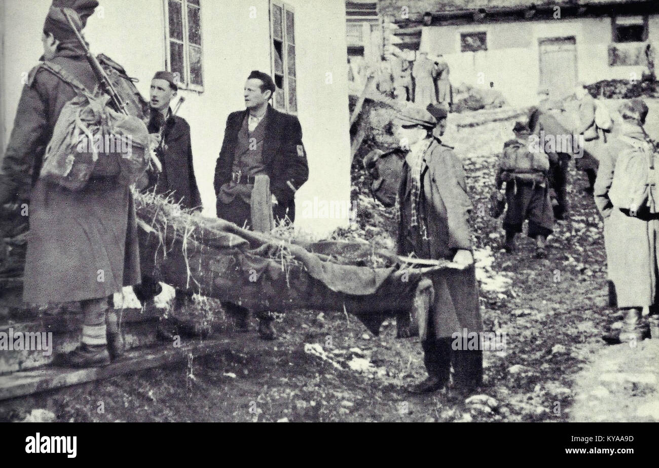 Wounded soldiers being transported hi-res stock photography and images ...