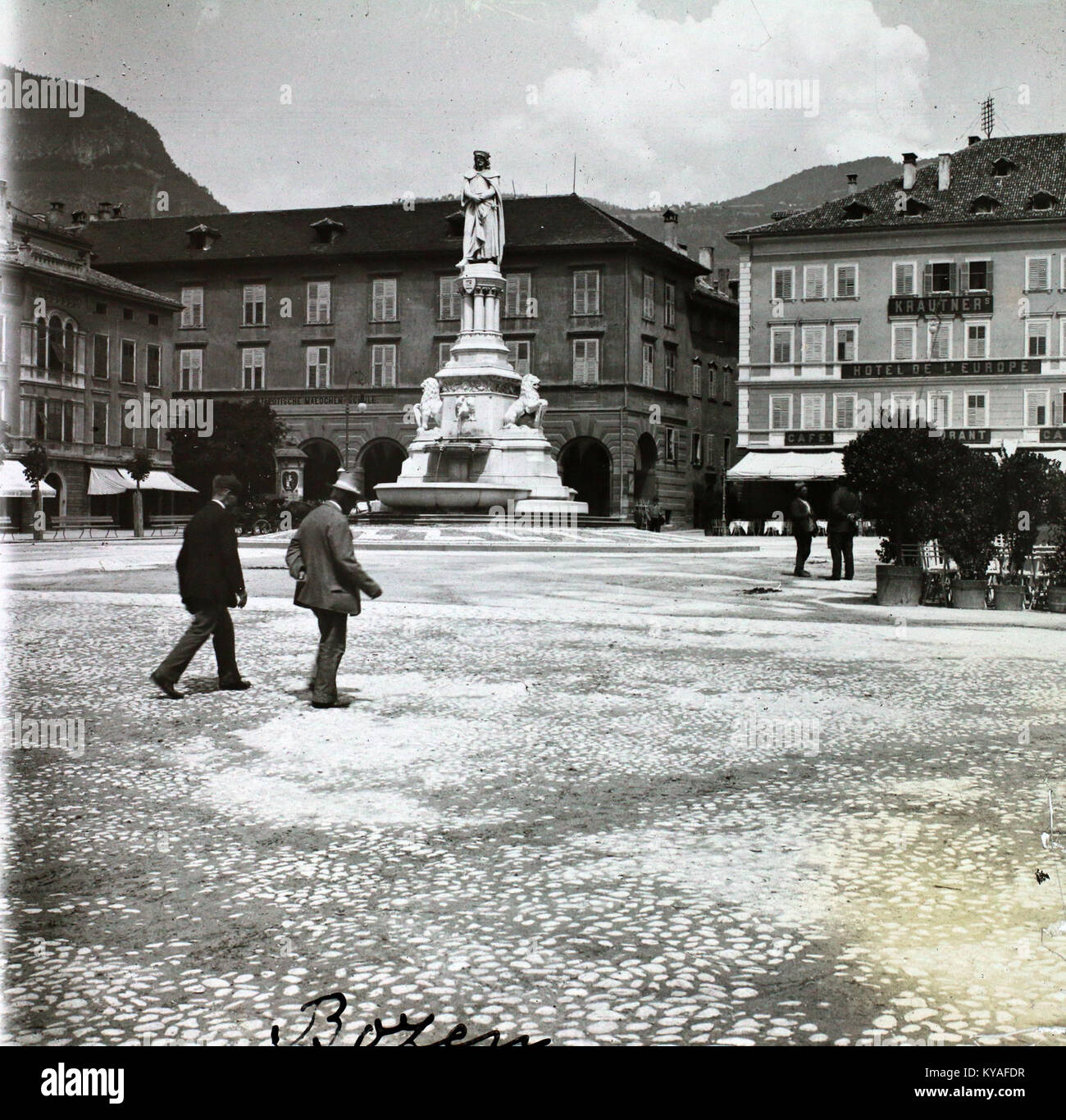 Piazza Walther, Vogelweide emlékmű. Fortepan 101112 Stock Photo - Alamy