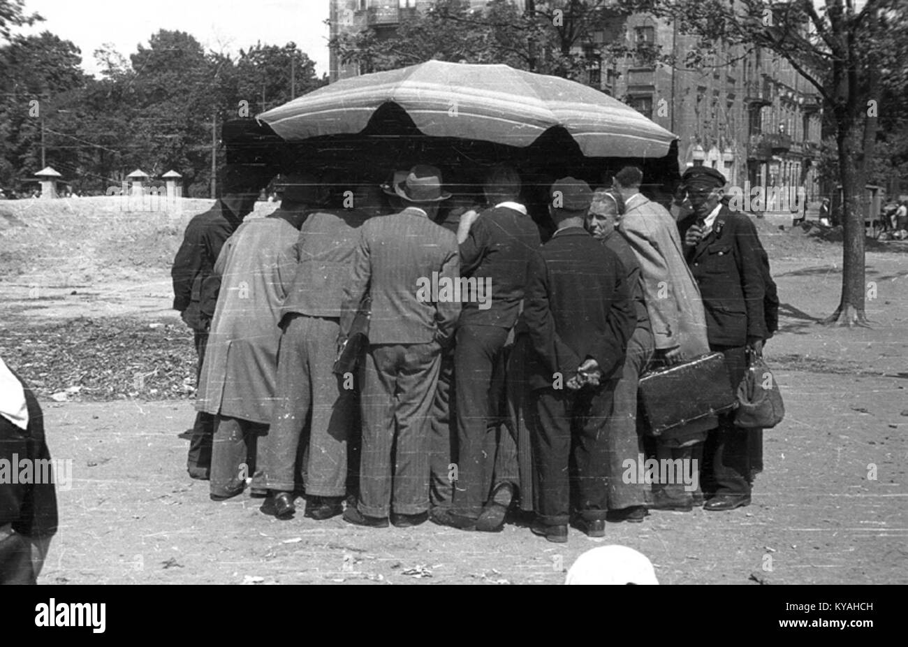 This photo depicts the city of Warsaw in 1944, showcasing the wartime ...