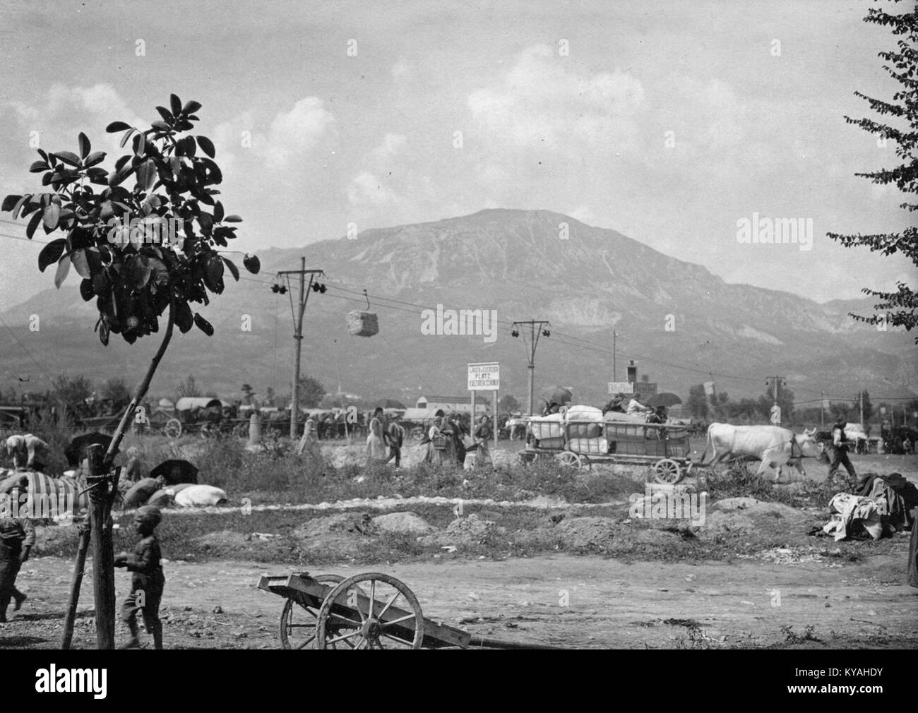 Valley lift Black and White Stock Photos & Images - Alamy