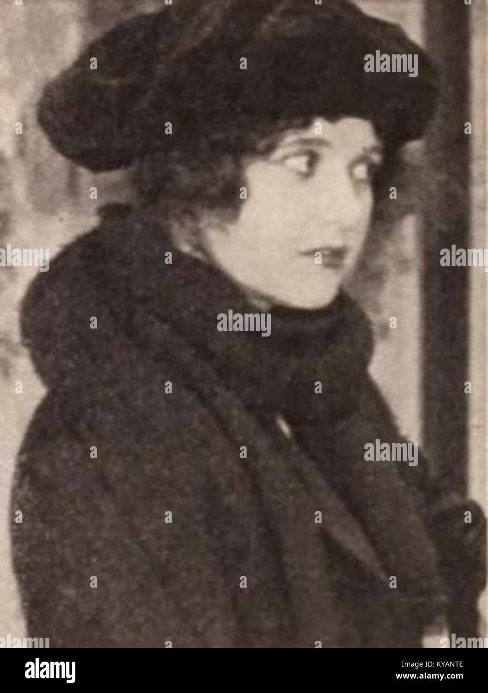 Magic cup illustration vintage hi-res stock photography and images - Alamy