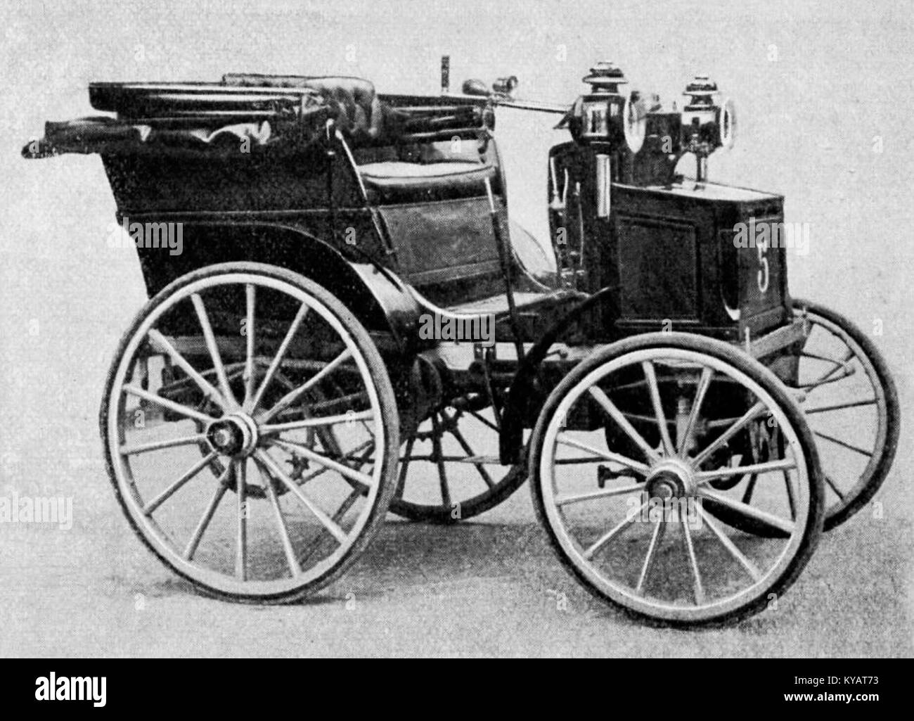 The Panhard & Levassor No. 5, driven by Émile Levassor and Charles d ...