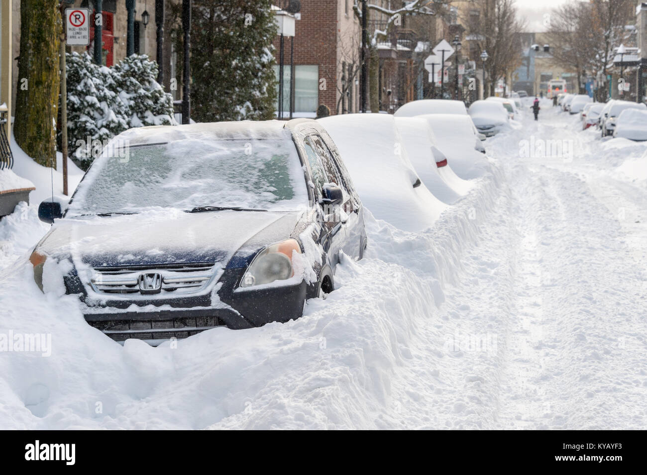 Montreal cars buried covered snow hi-res stock photography and images ...