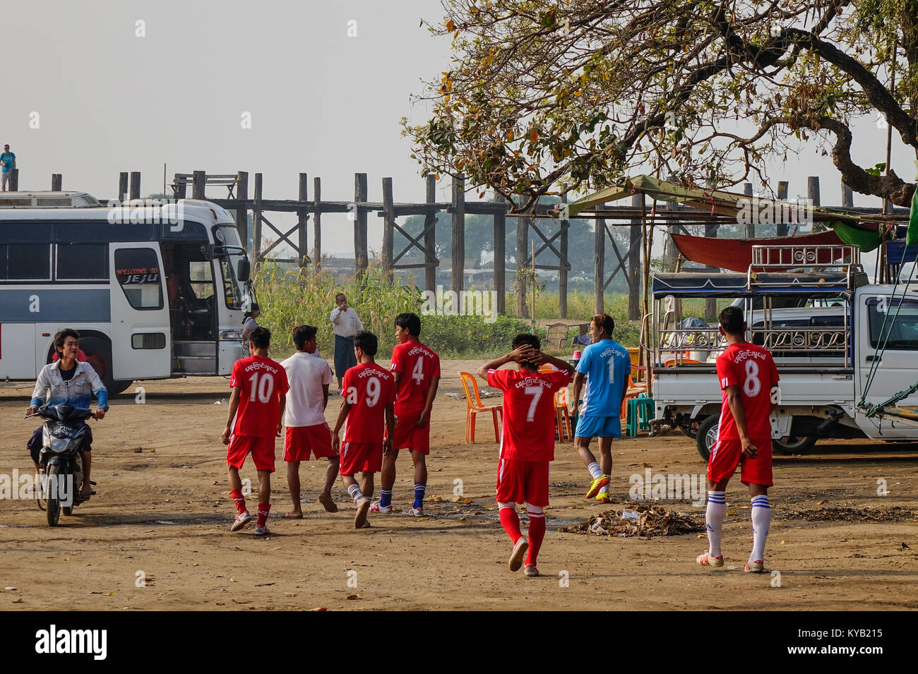Vietnamese child playing soccer hi-res stock photography and images - Alamy Vietnamese child playing soccer hi-res stock photography and images - Alamy