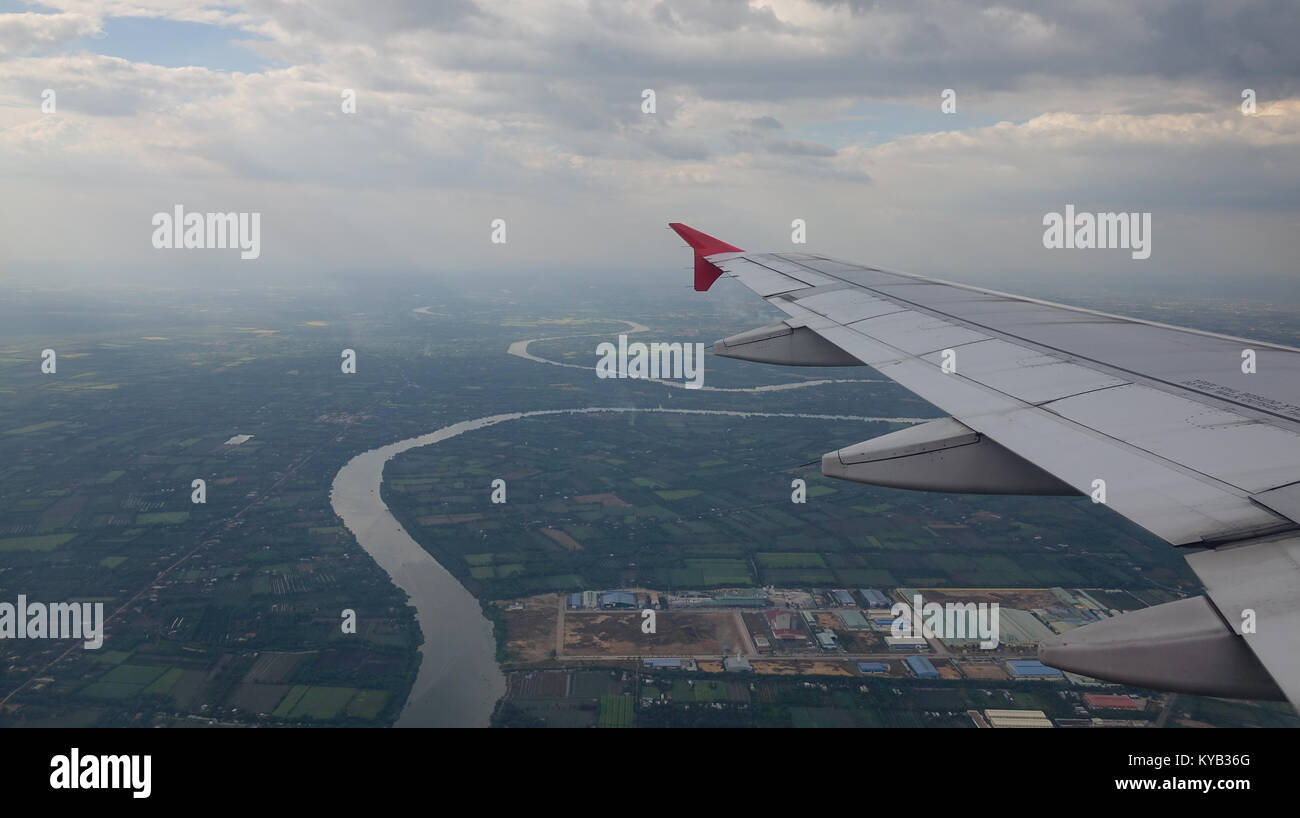 Wing of flying aircraft, view from aircraft window Stock Photo - Alamy
