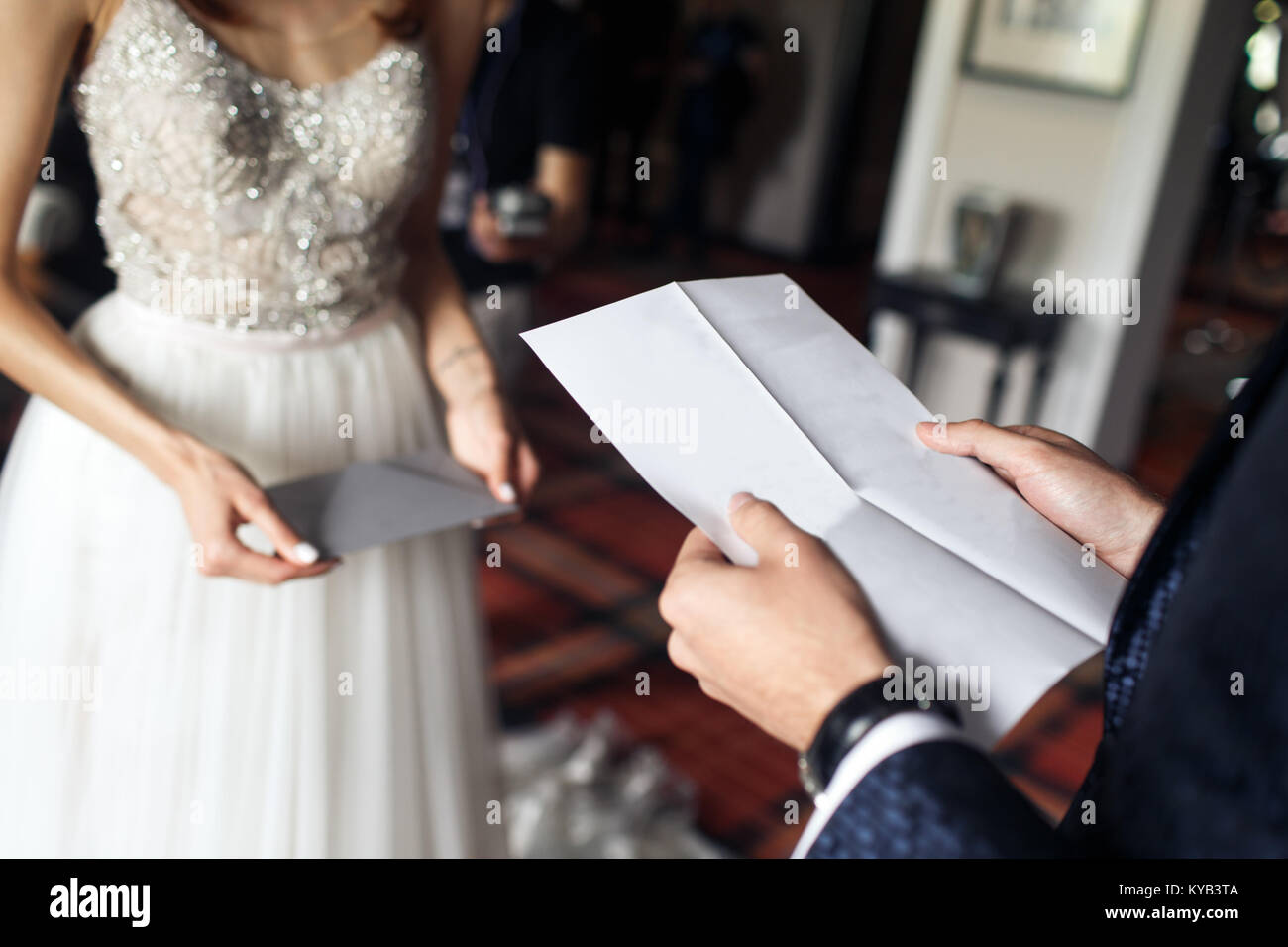 The groom is reading a letter to the bride Stock Photo - Alamy