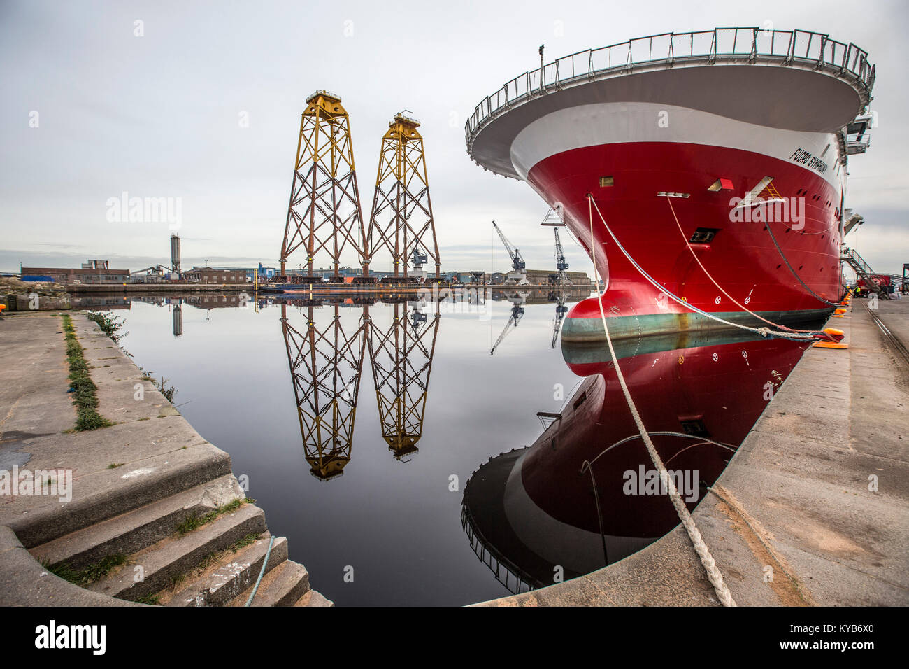 Ship ships harbour docks hi-res stock photography and images - Alamy