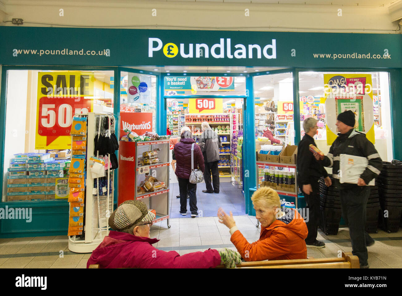Pound retailer hi-res stock photography and images - Alamy