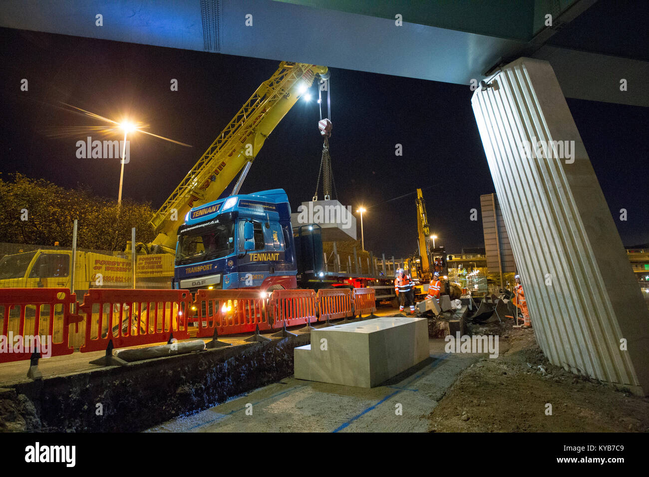 Crane lifting block hi-res stock photography and images - Alamy
