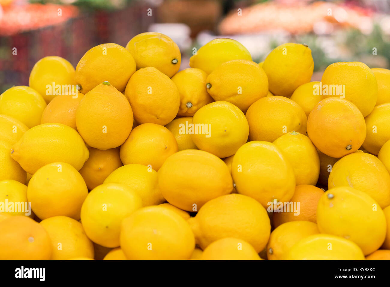 Colorful Display Of Lemons In Fruit Market Stock Photo - Alamy