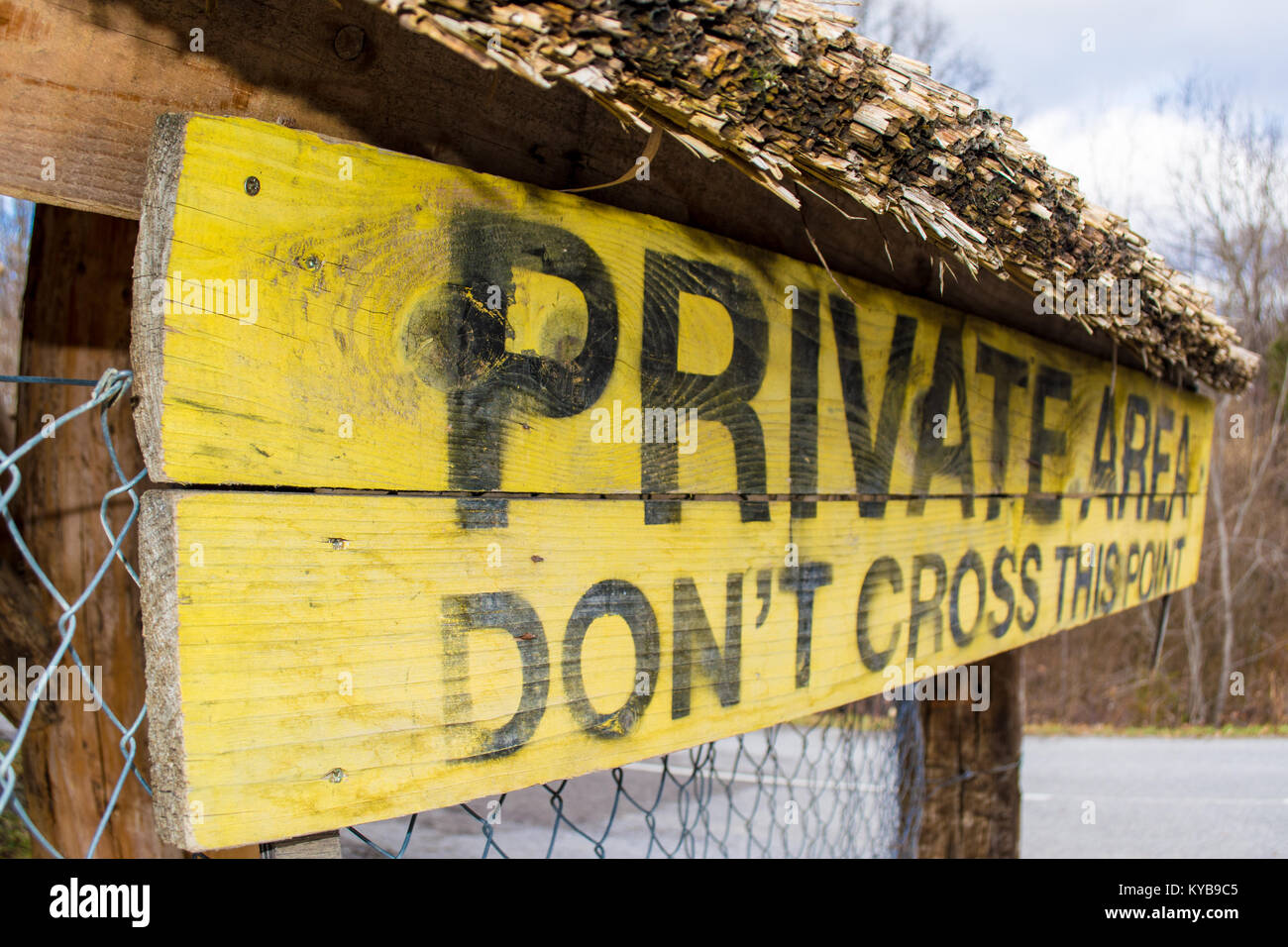 Private area do not cross sign Stock Photo - Alamy