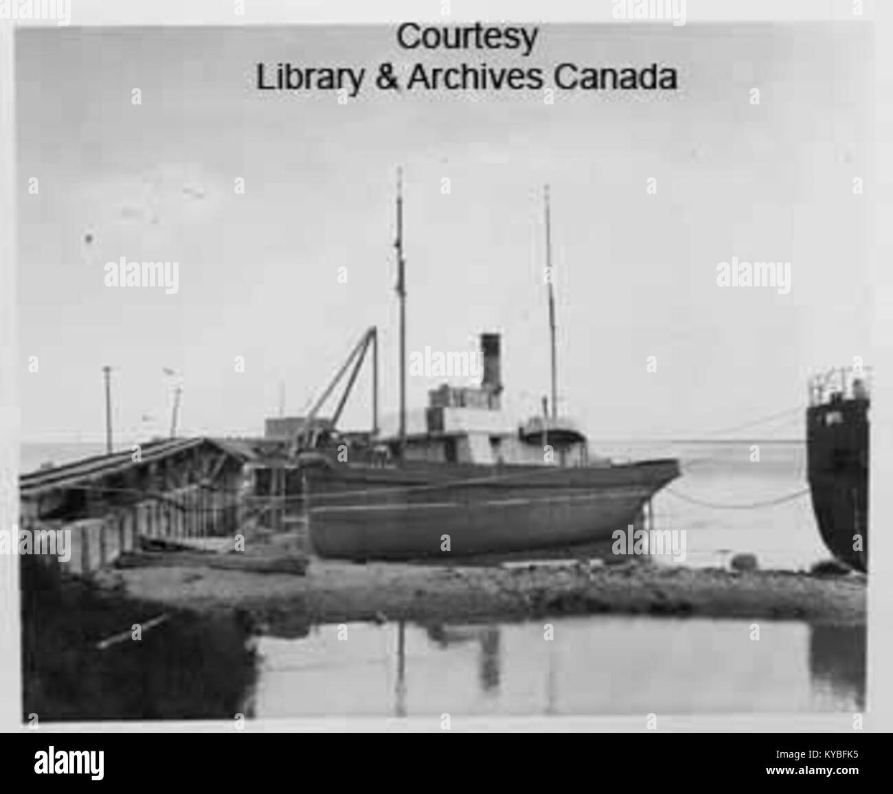 Ship boat port tug Black and White Stock Photos & Images - Alamy