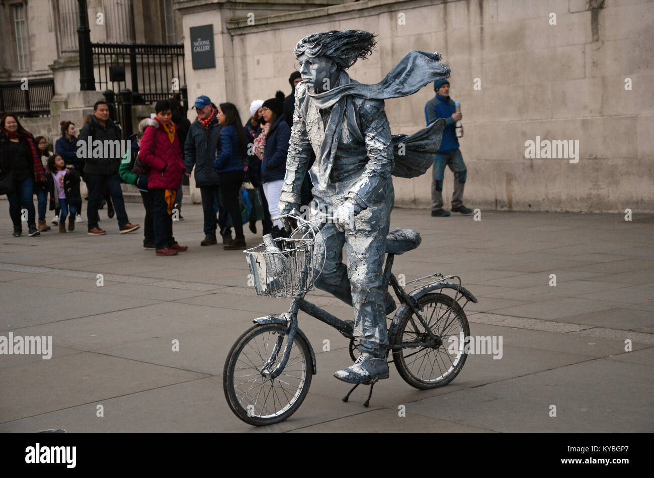London, UK, 13/01/2018 Trafalgar square bike Stock Photo - Alamy