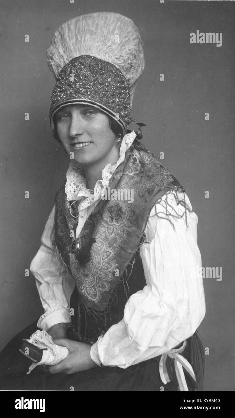 This image shows a traditional Slovenian folk costume (narodna noša ...