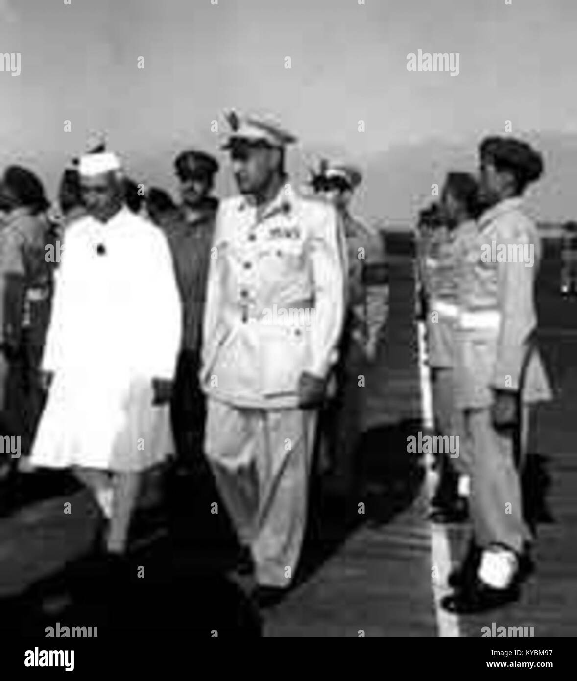 Nasser receiving the Prime Minister of India Jawaharlal Nehru at Cairo ...