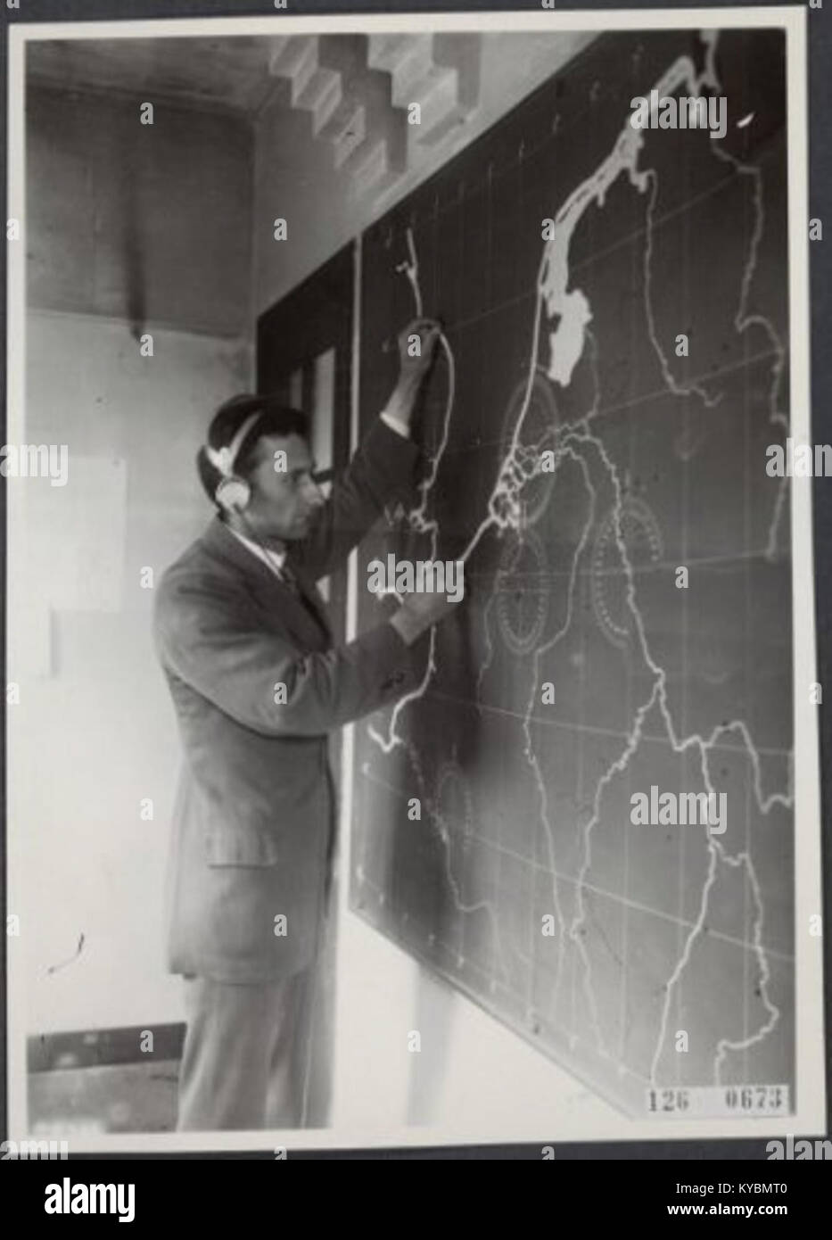 This image shows navigation systems at Waalhaven Airport in the 1930s ...
