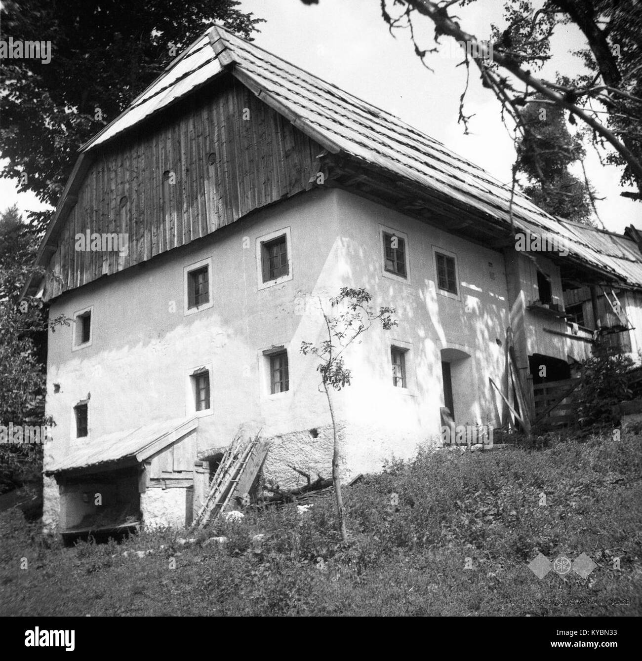 Architecture design wide building Black and White Stock Photos & Images ...
