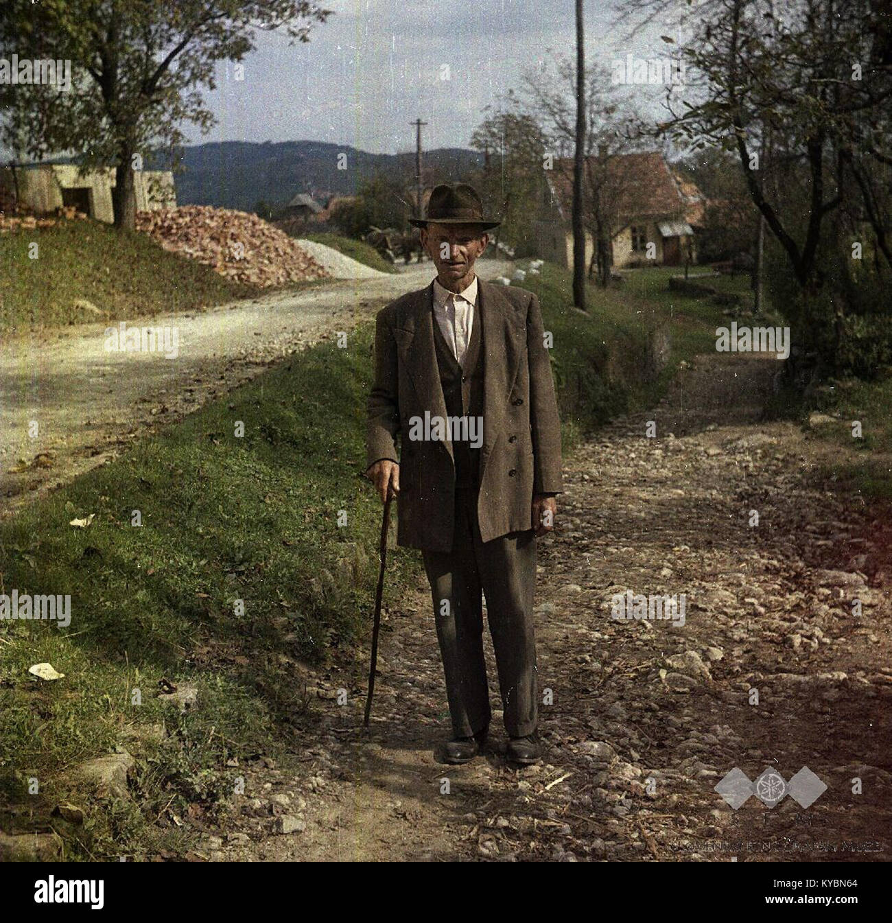 Nedeljska moška noša, Drašiči 1965 Stock Photo - Alamy