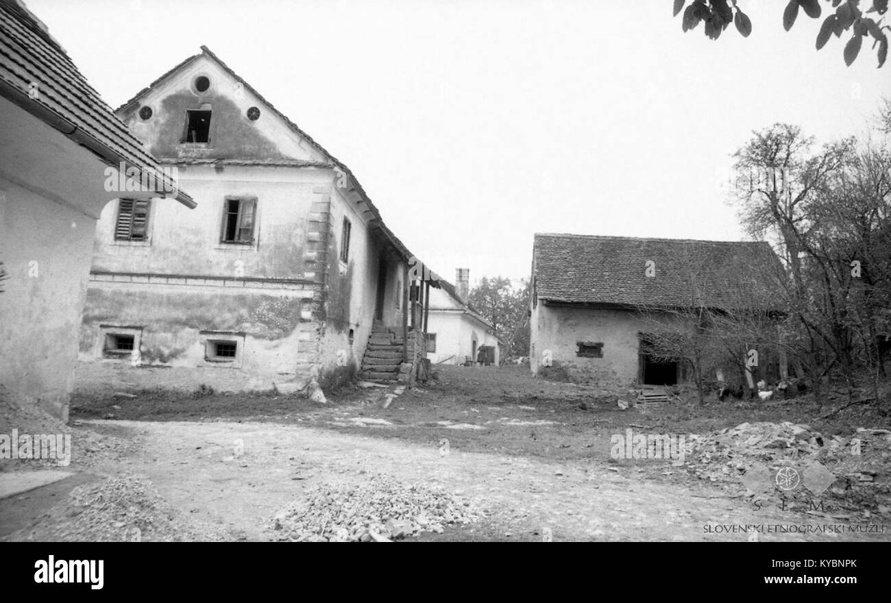 Nemenjčkova hiša, desno hlev, Drašiči 1965 Stock Photo - Alamy
