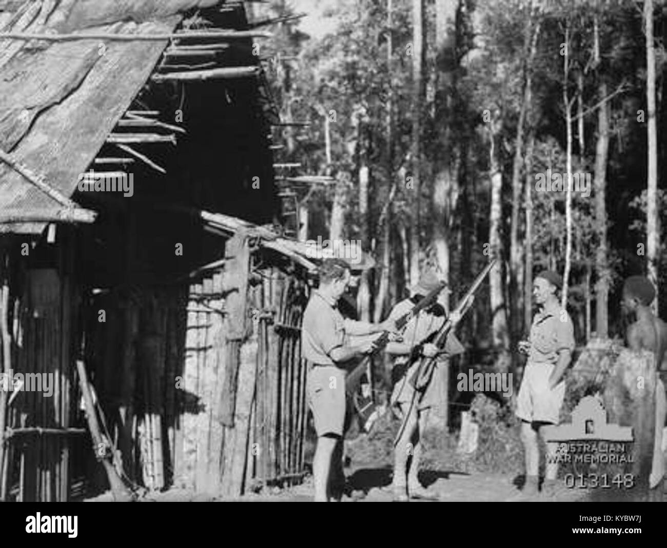 NGVR soldiers at Skindewai NG 28 Aug 1942 (AWM 013148 Stock Photo - Alamy