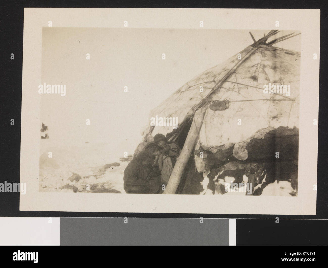 Indigenous tent hi-res stock photography and images - Alamy