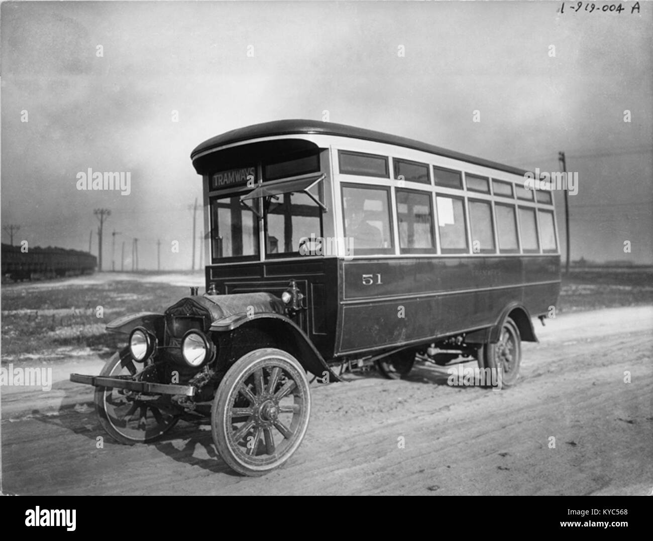 Early buses hi-res stock photography and images - Alamy