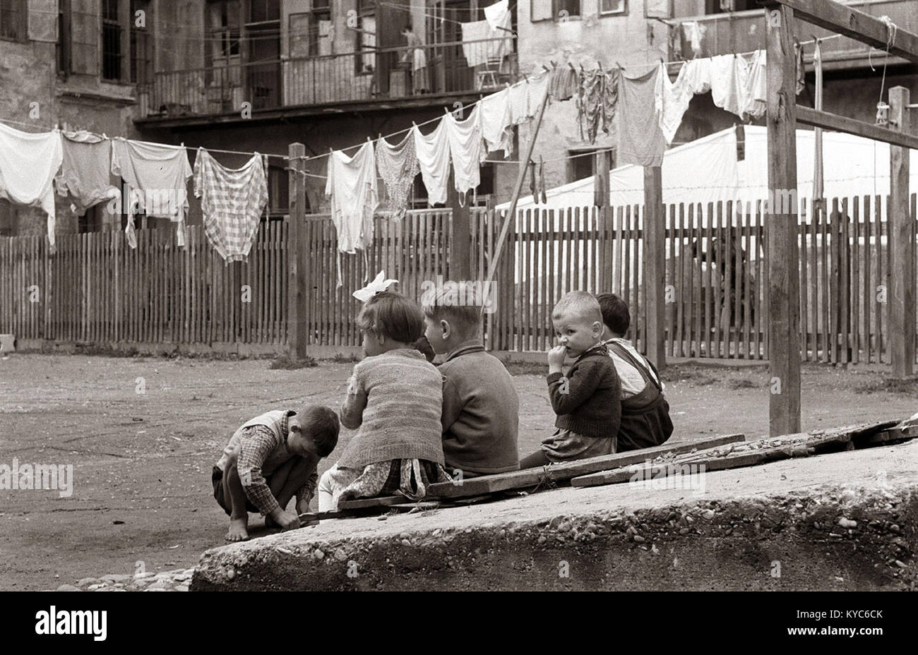 1950s historical children playing hi-res stock photography and images ...