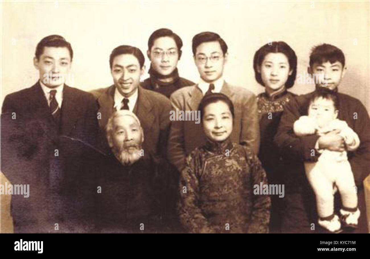 Owyang King's family photo in 1940 Stock Photo - Alamy