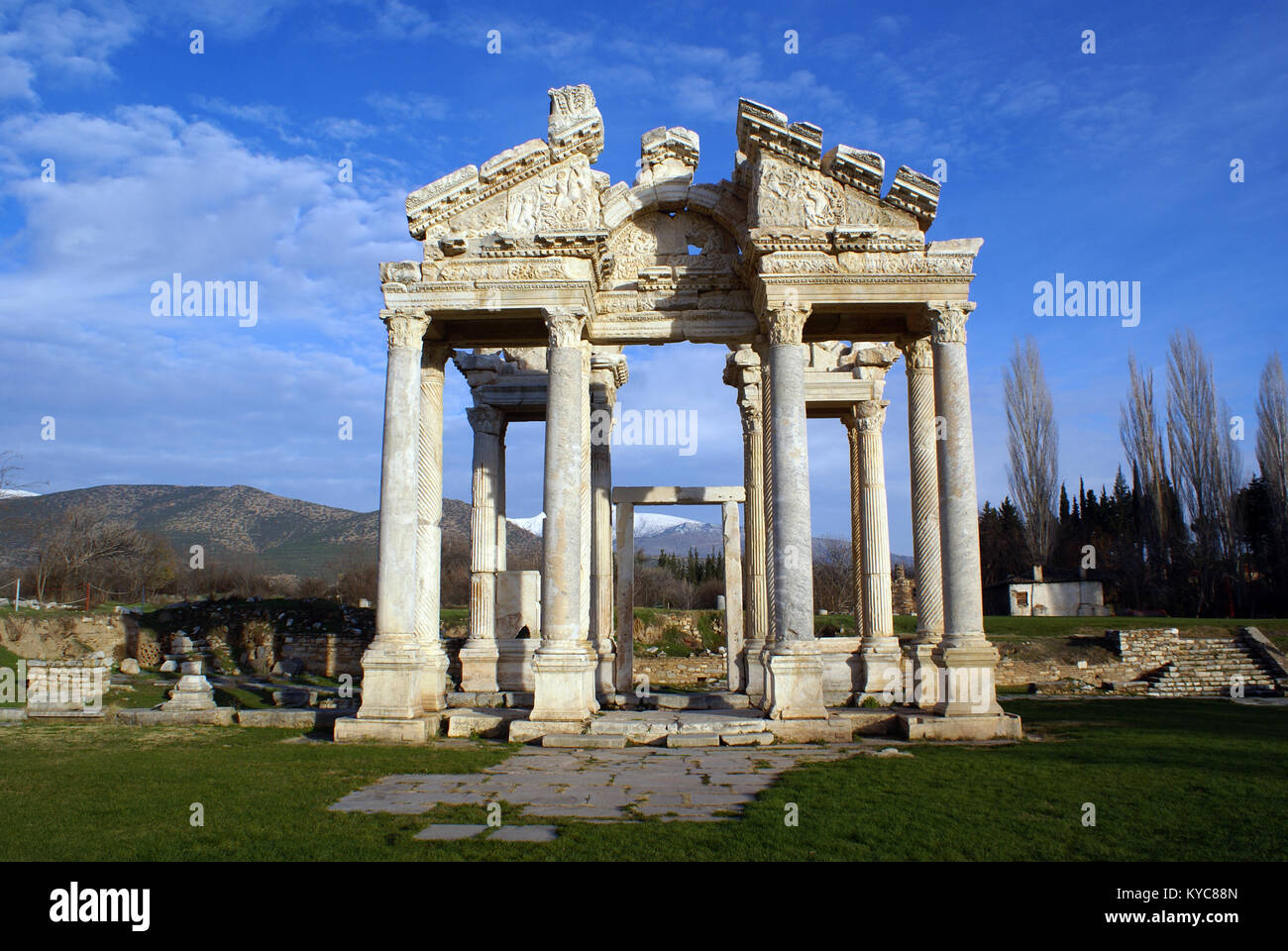 Old white gate hi-res stock photography and images - Alamy