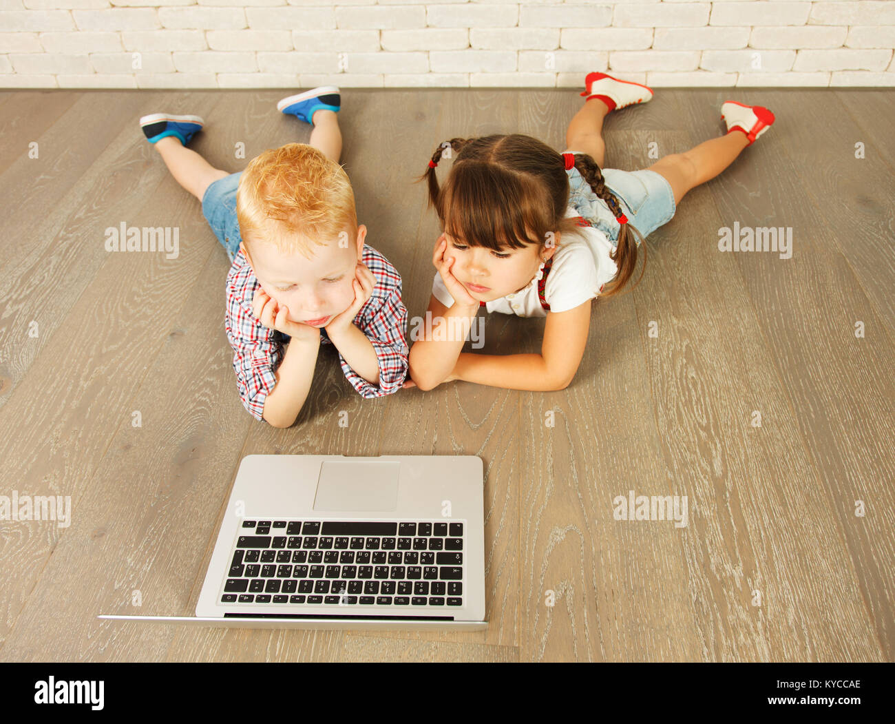 Child computer back view school hi-res stock photography and images - Alamy