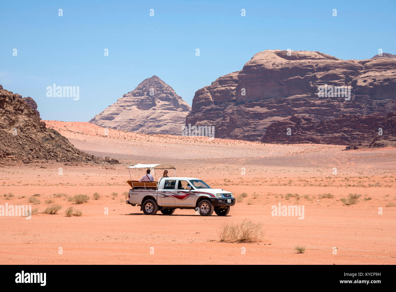 Pick up driving in desert hi-res stock photography and images - Alamy