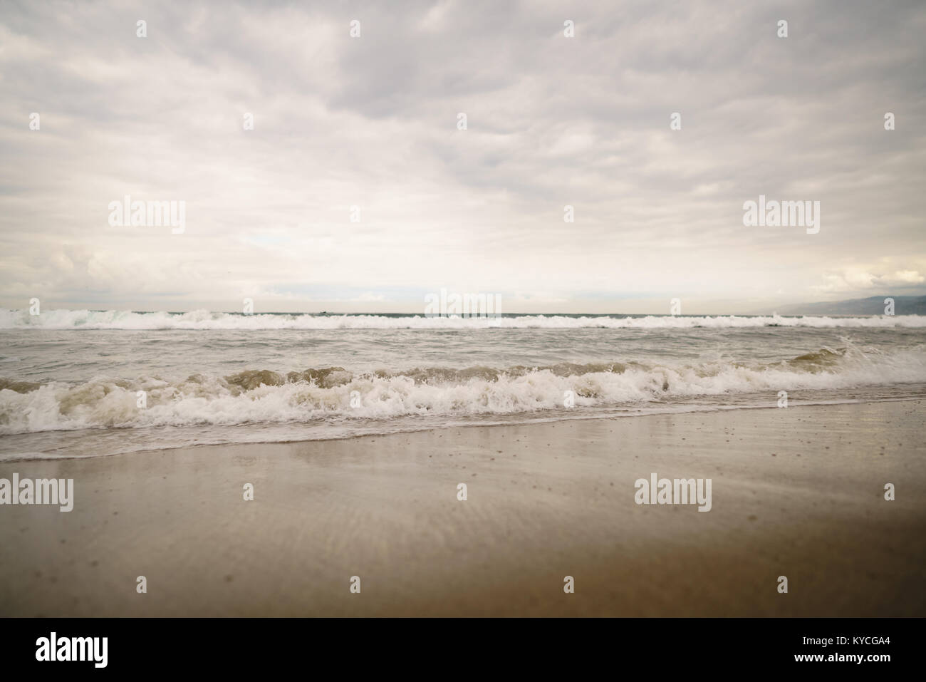 ocean waves on Santa Monica beach in cloudy november day, travel photos ...