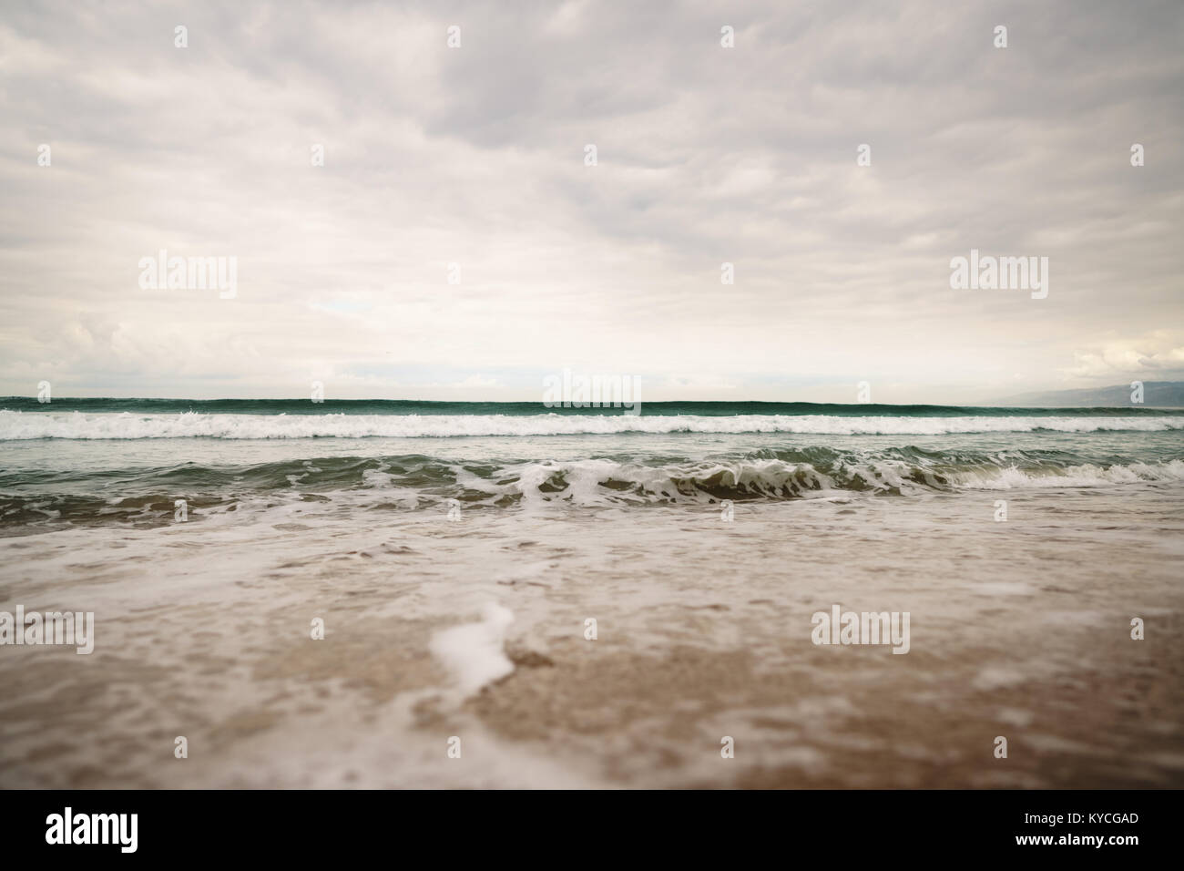 ocean waves on Santa Monica beach in cloudy november day, travel photos ...