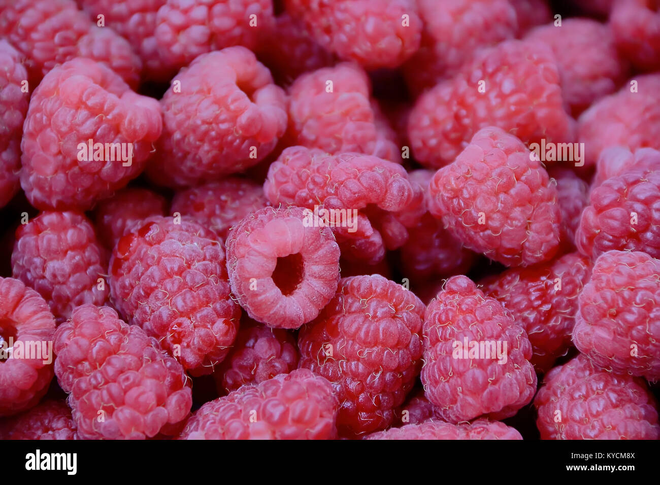 Image of the background fresh red raspberry Stock Photo - Alamy