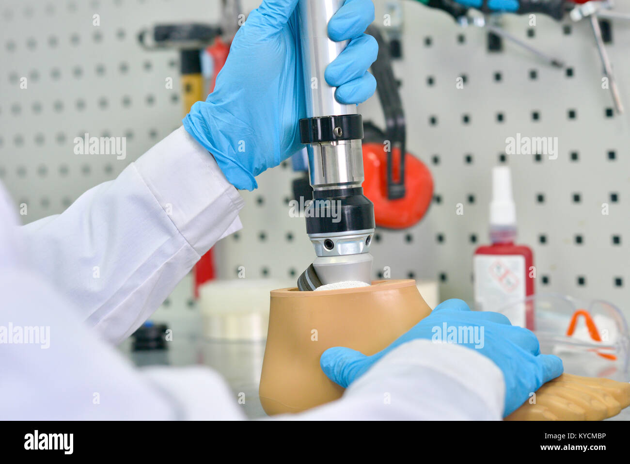 Leg Prosthesis Doctor Stock Photos & Leg Prosthesis Doctor Stock Images ...