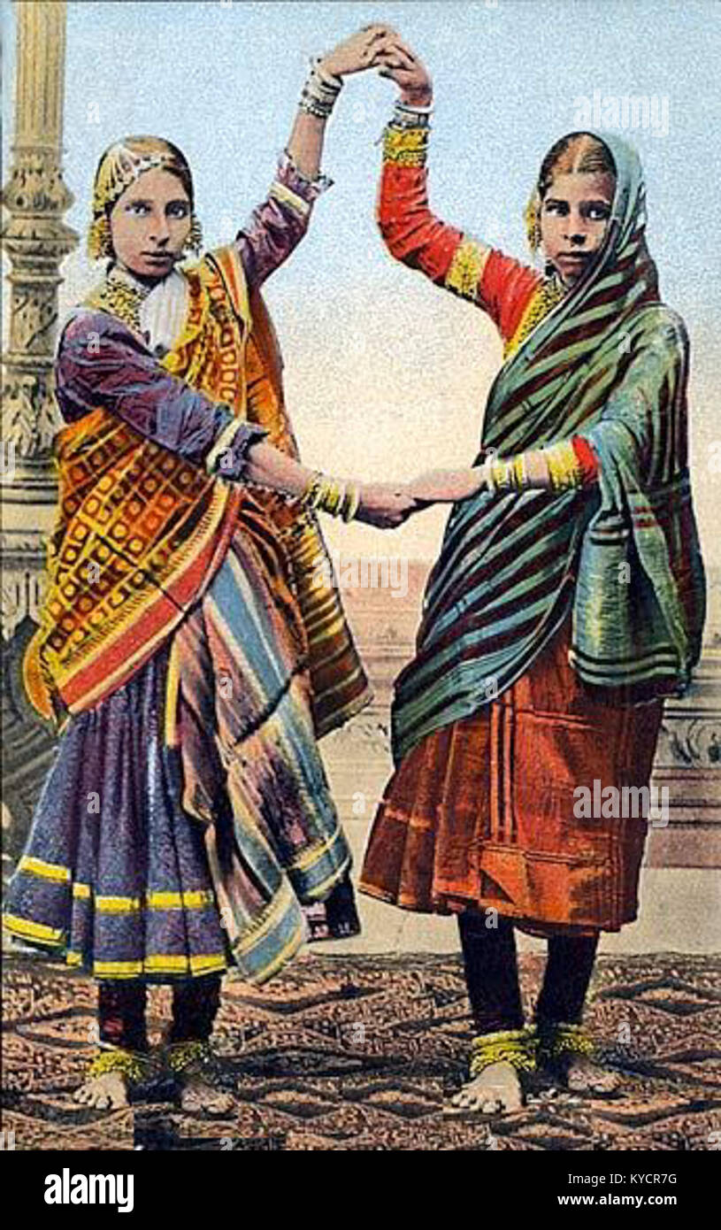 Dancing girls india painting hi-res stock photography and images - Alamy