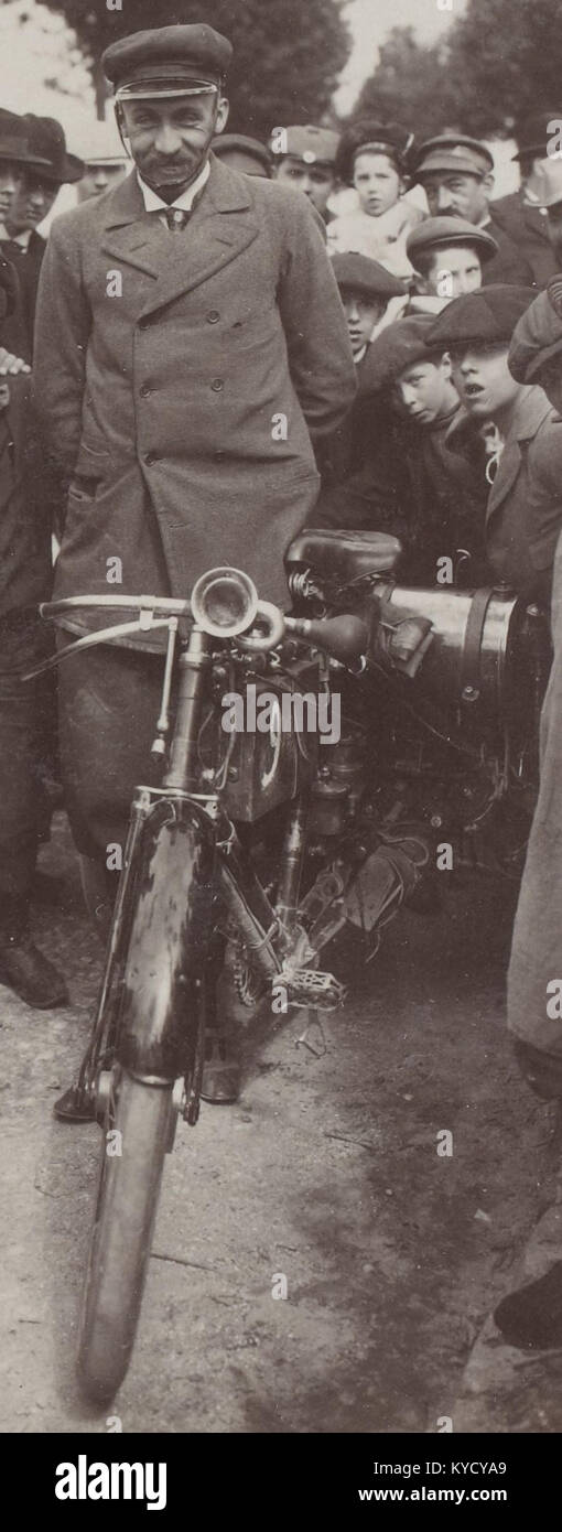 A historic image of the 1900 motorcycle race held in Chartres ...