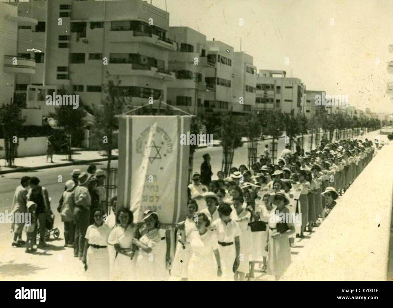 This image showcases the architecture of Israel, emphasizing the ...