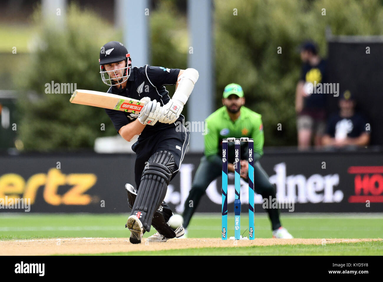 Cricket drive hi-res stock photography and images - Alamy