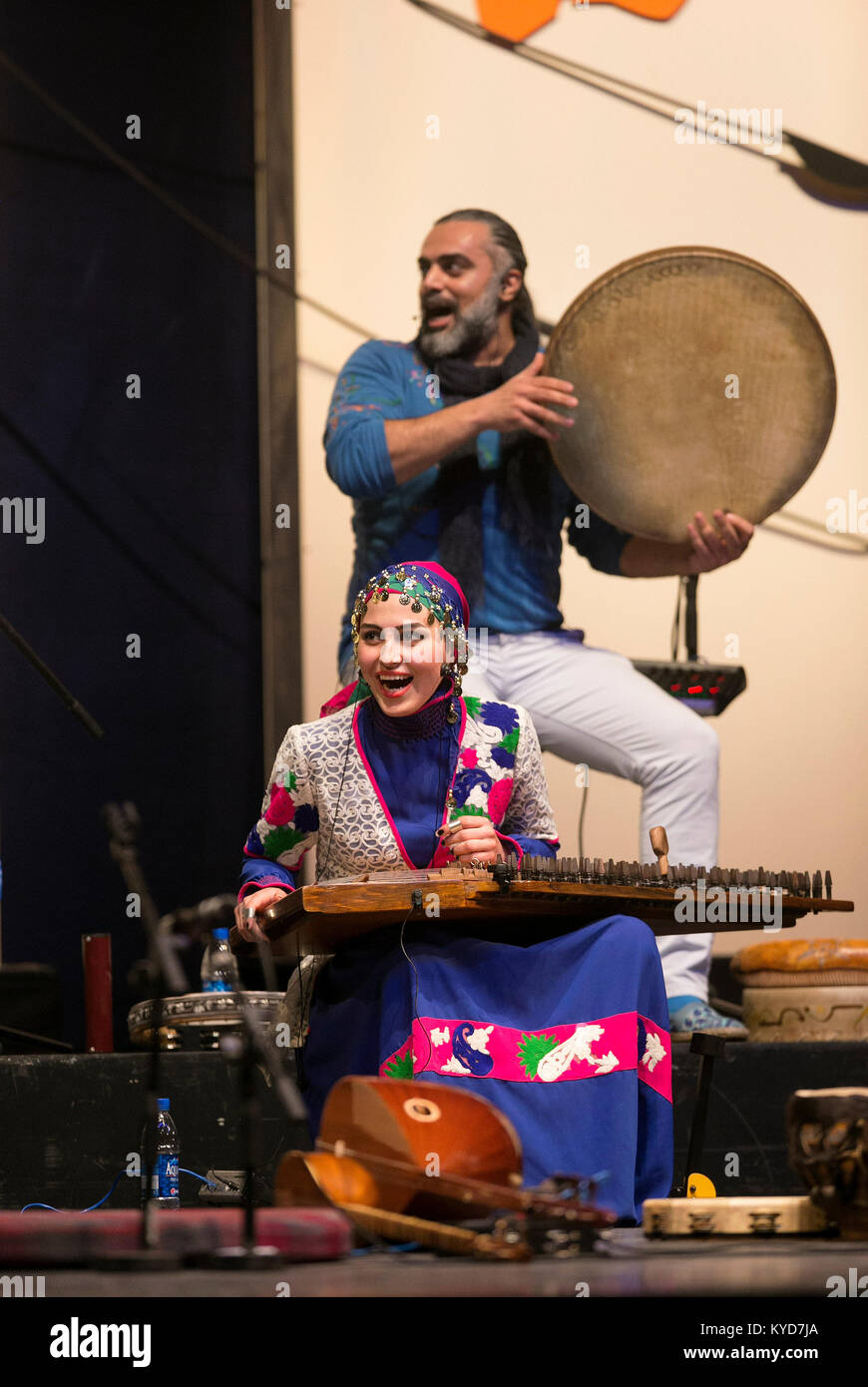 (180114) -- TEHRAN, Jan. 14, 2018 (Xinhua) -- Members of an Iranian ...