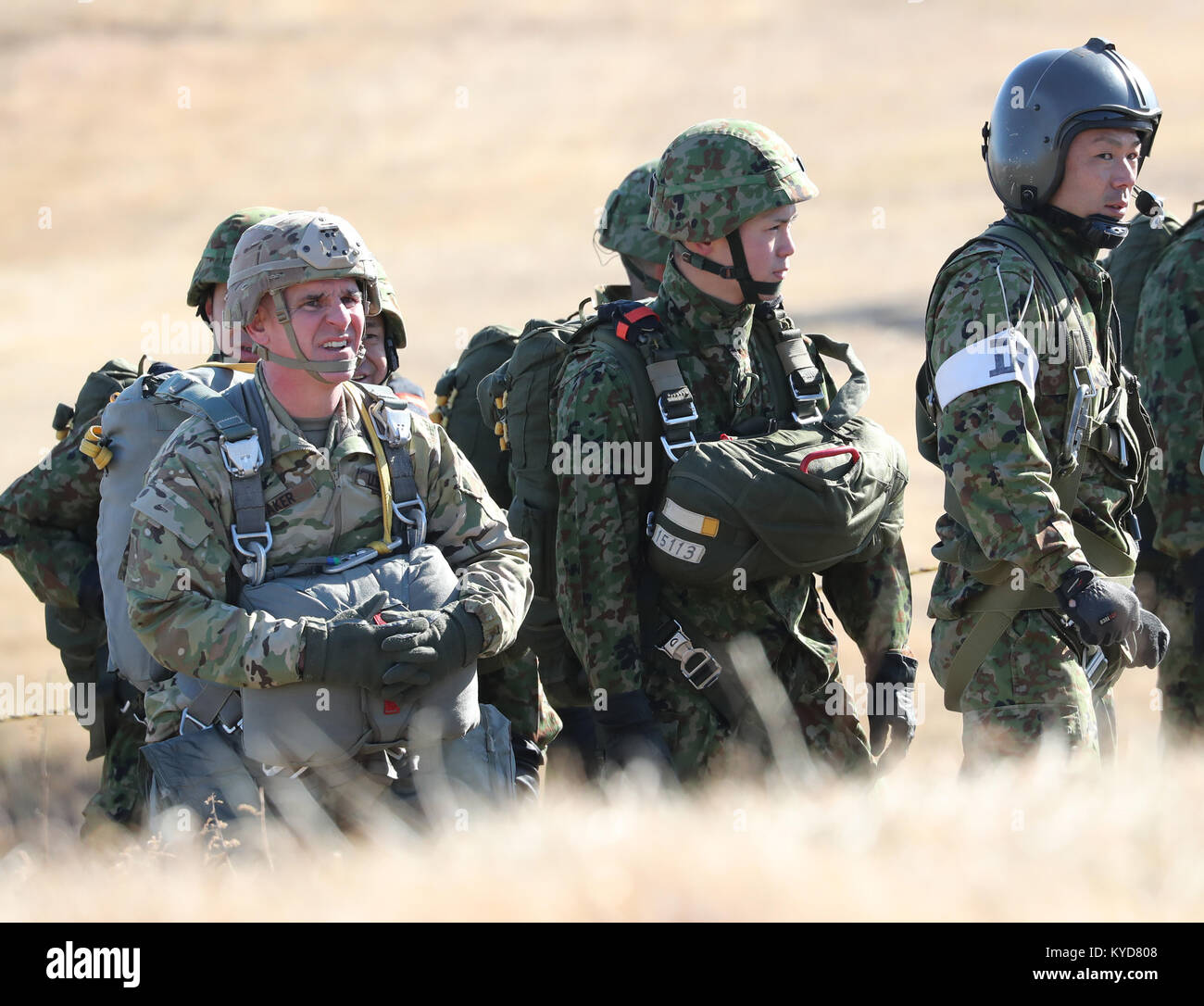 January 12, 2018, Narashino, Japan - Japanese and American airborne ...