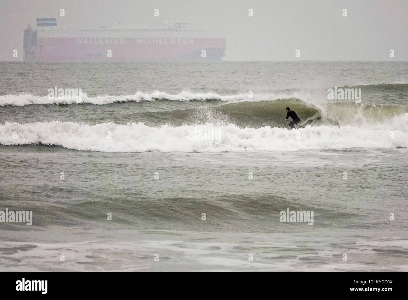 West Strand, West Wittering, West Sussex. 14th January 2018. Waves ...