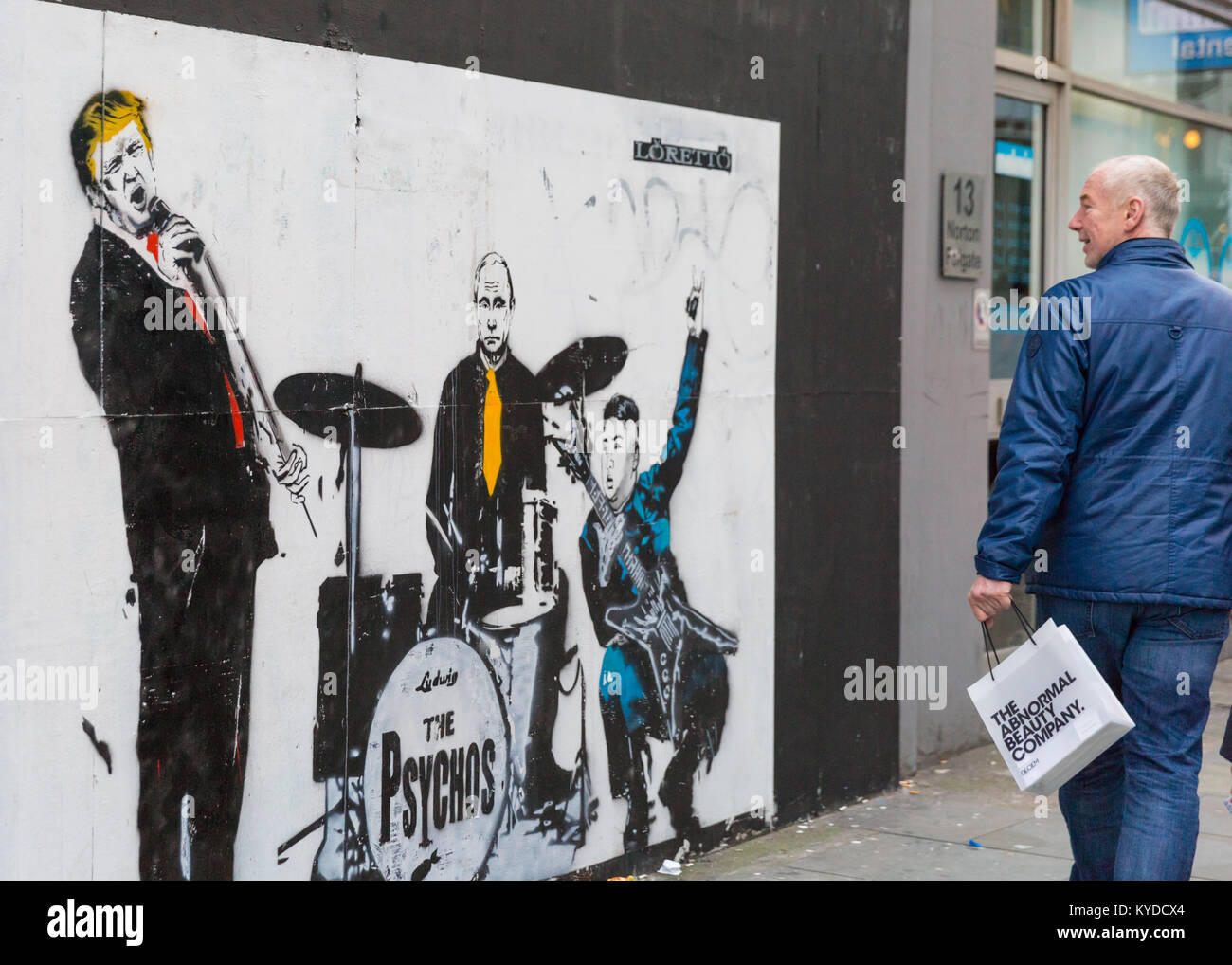 Shoreditch, London, 14th Jan 2018. Londoners and tourists react to and ...