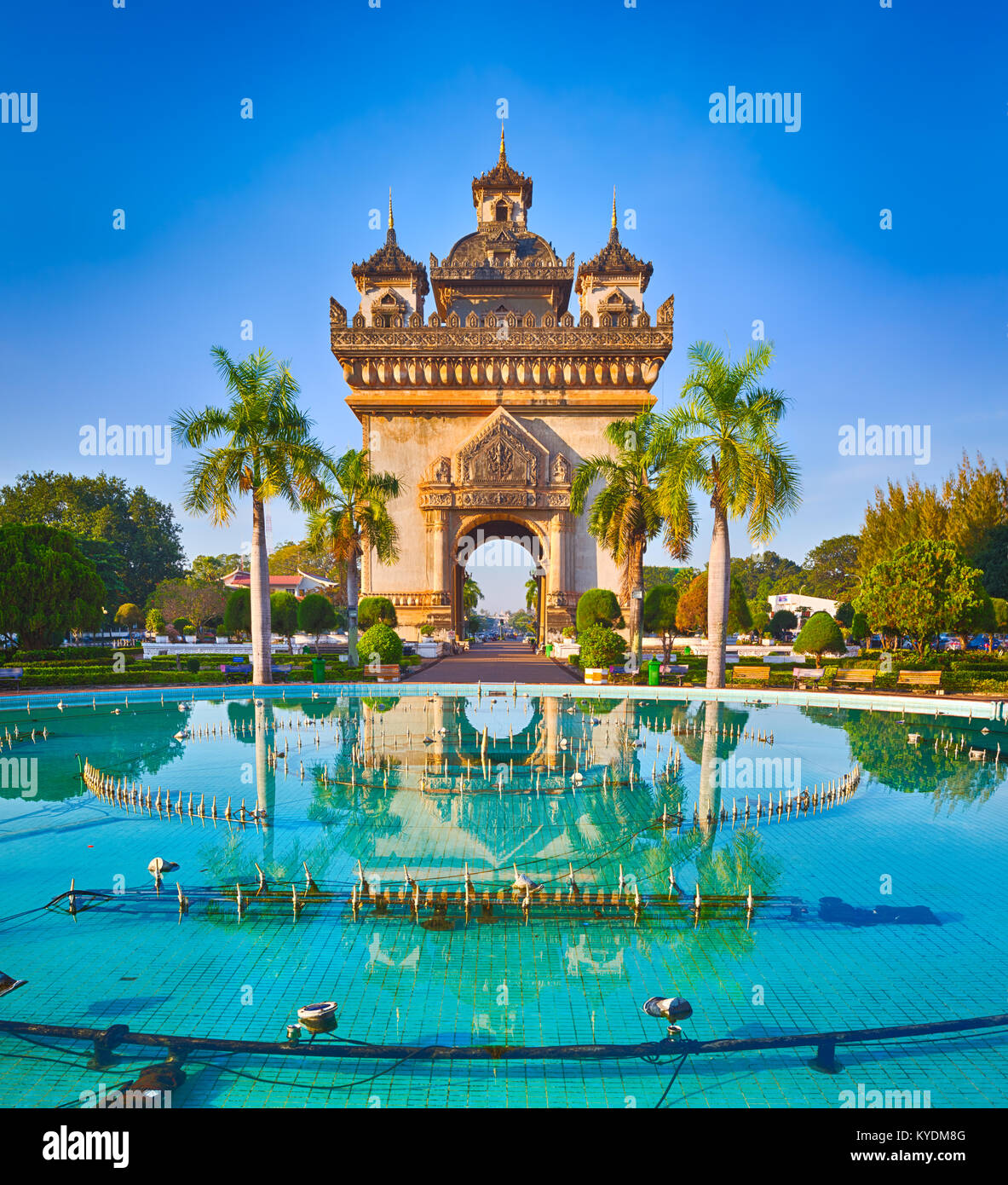 Patuxay monument or Gate of Triumph in Vientiane, Laos Stock Photo - Alamy