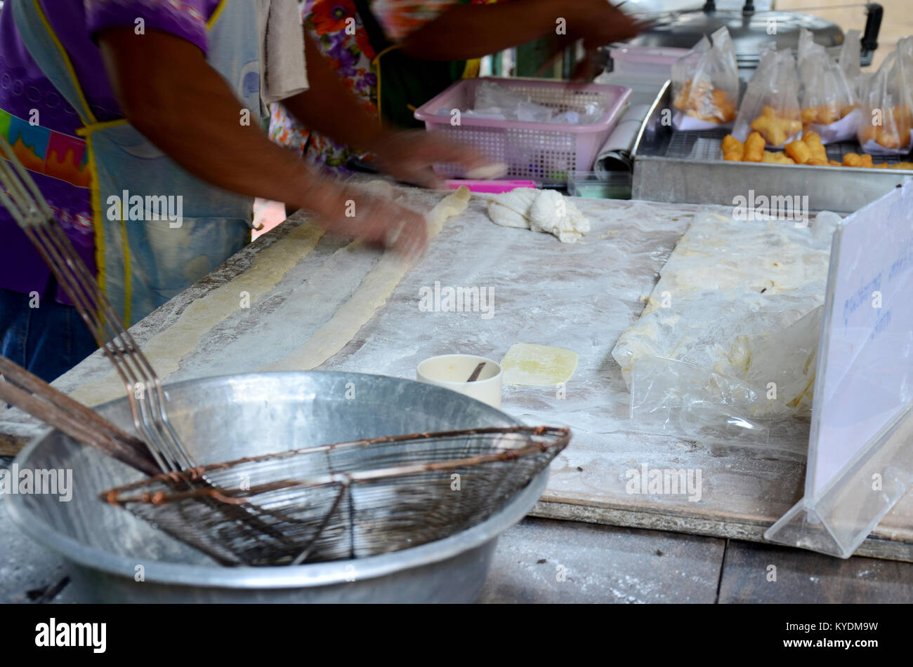 Thai people cooking deep-fried doughstick or Youtiao in market at ...