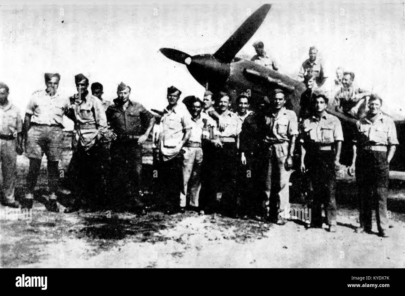 Tehnično osebje Prve lovske eskadrilje NOVJ Stock Photo - Alamy