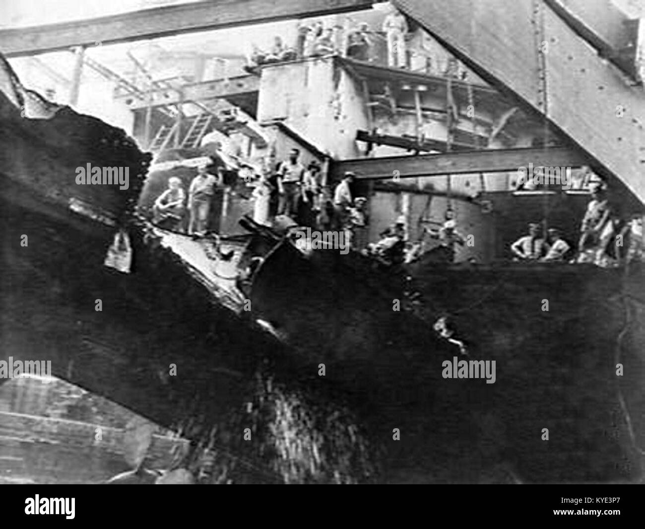 Uss portland hi-res stock photography and images - Alamy