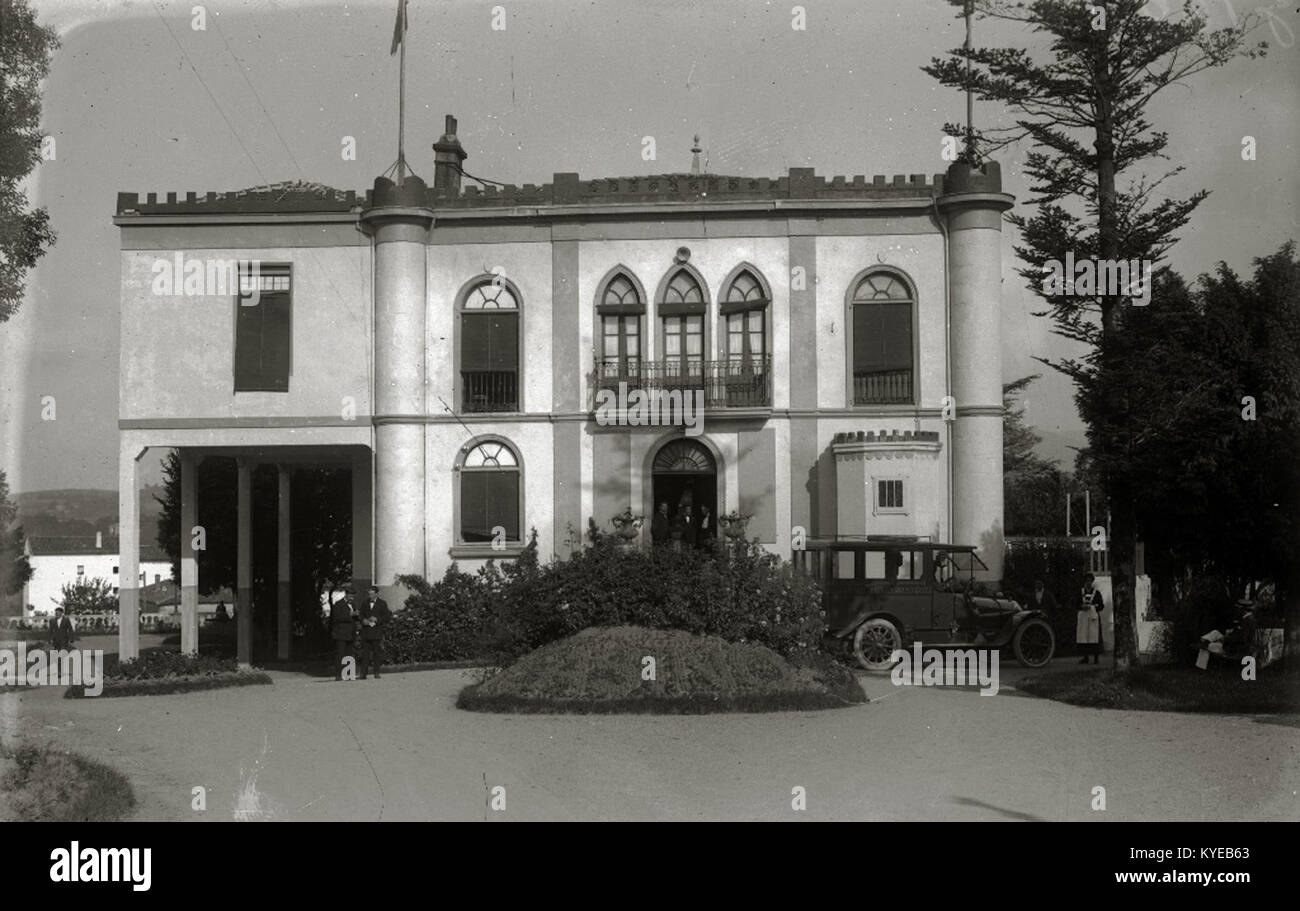 This image depicts a small palace located in the Bay of Txingudi, an ...